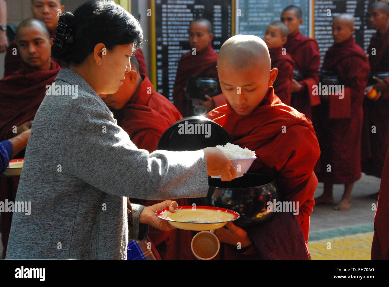Monk being given rice, Mahagandhayon Monastery, Amarpura,Mandalay Stock ...