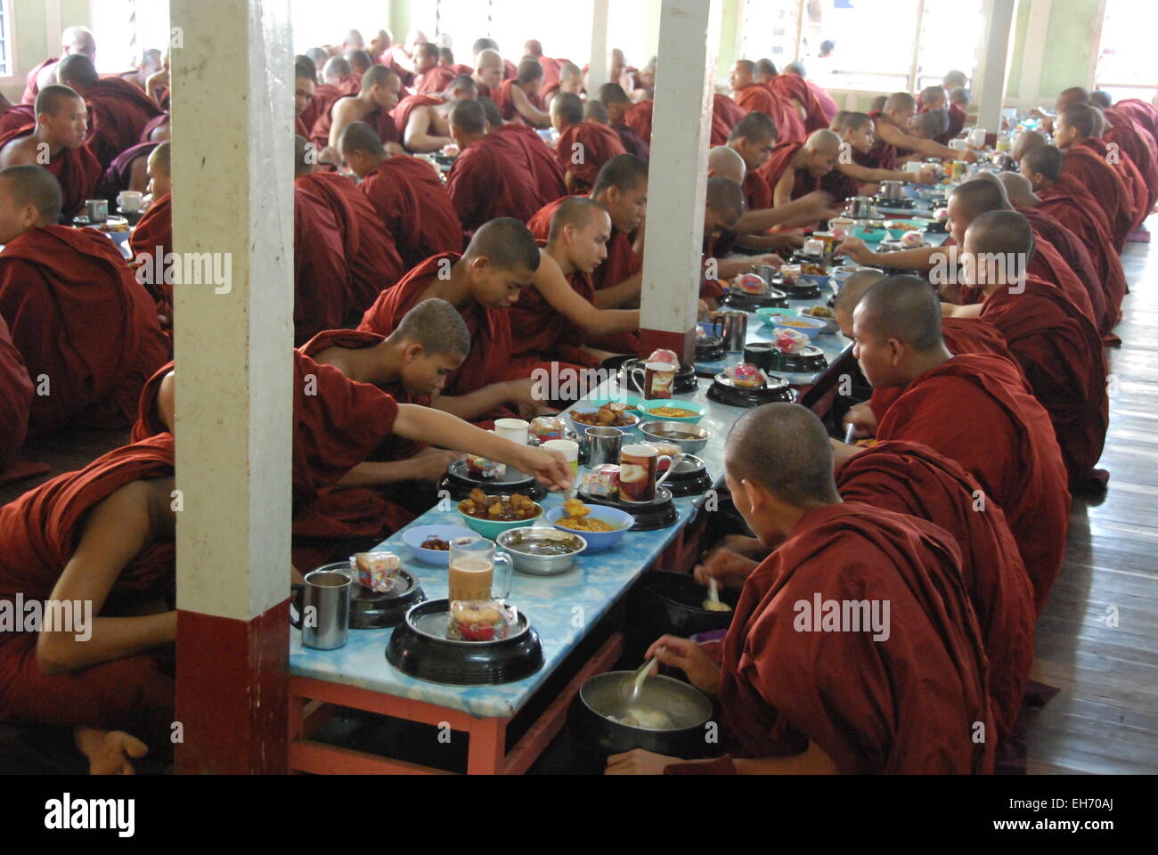 Buddhist monk eating hi-res stock photography and images - Alamy