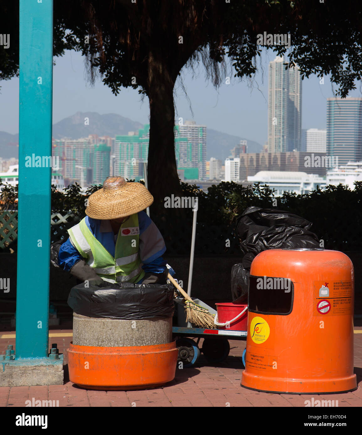 Trash bag house hi-res stock photography and images - Alamy