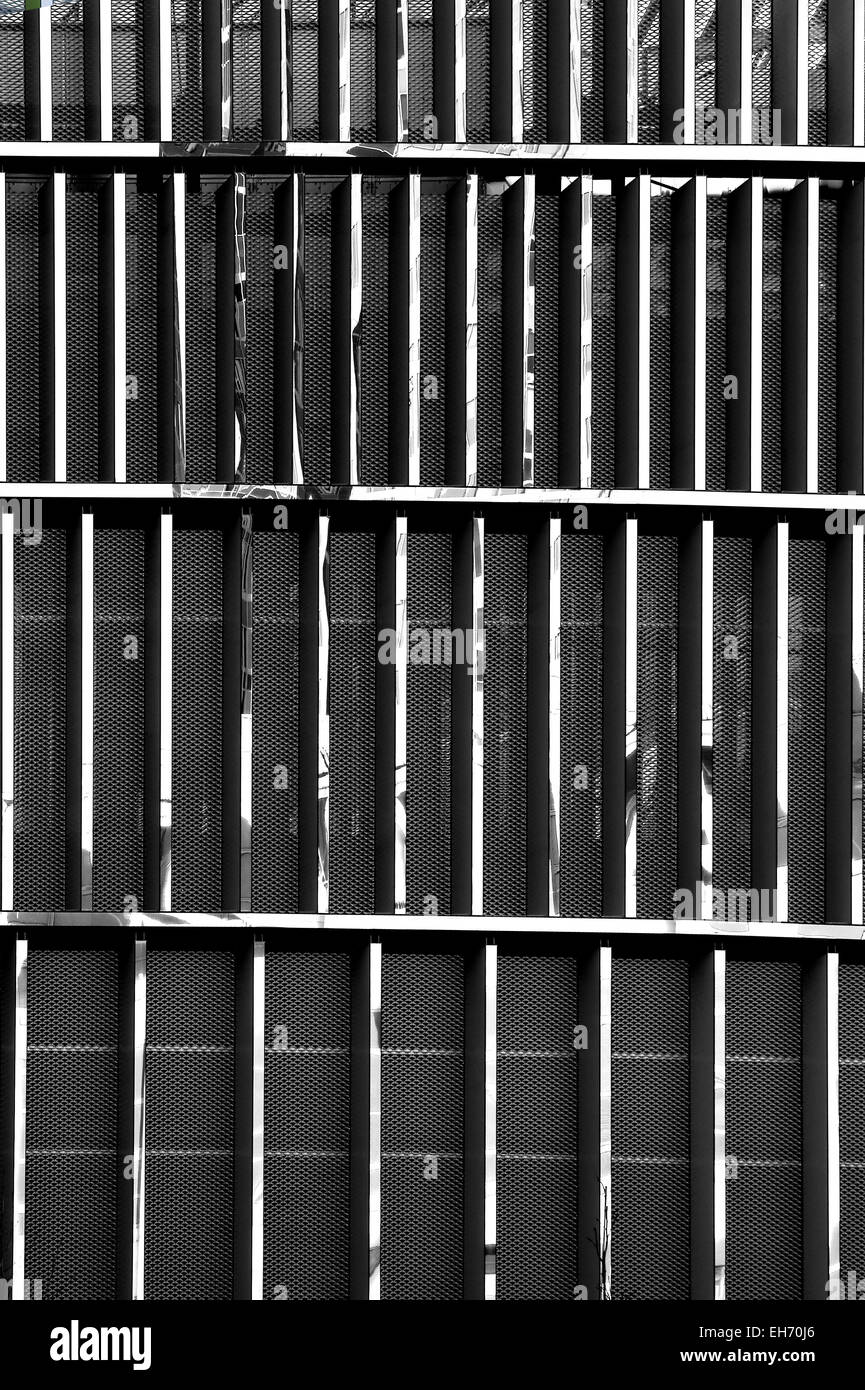 Mesh cladding hi-res stock photography and images - Alamy