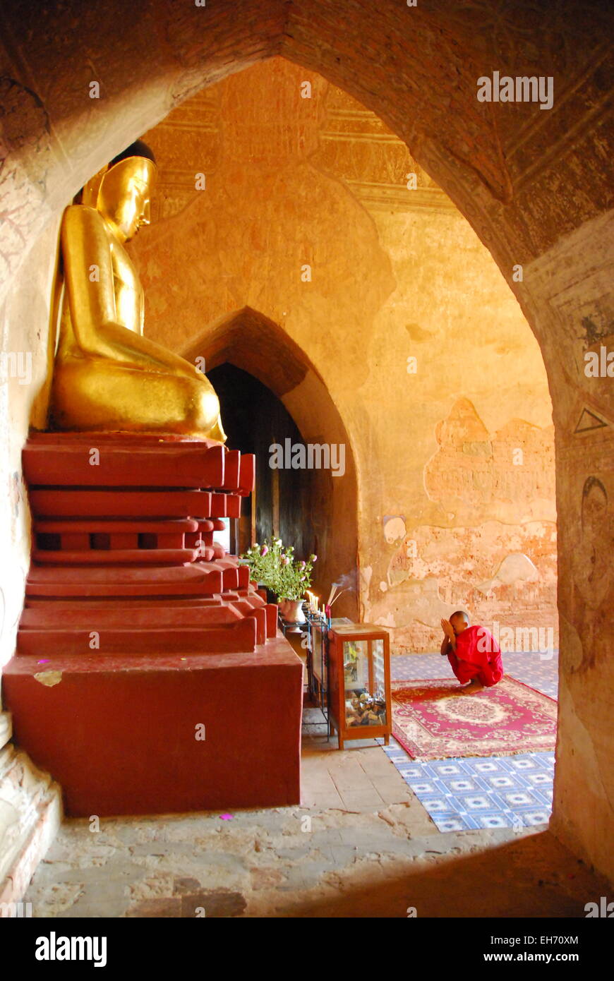 Buddha statue inside Bagan Temple Stock Photo - Alamy