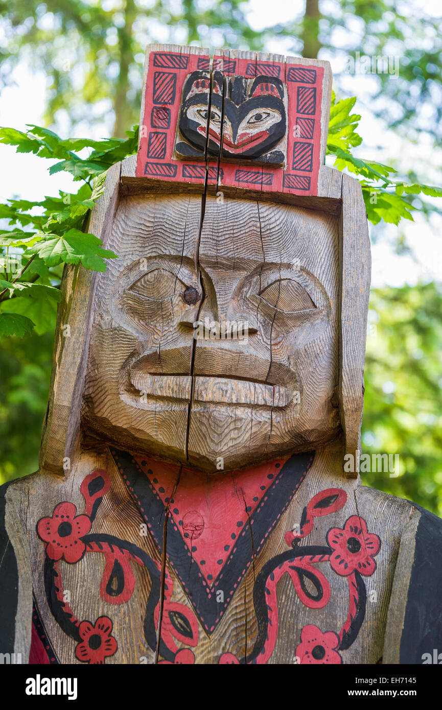 First Nations native carving displayed in grounds of Capilano ...