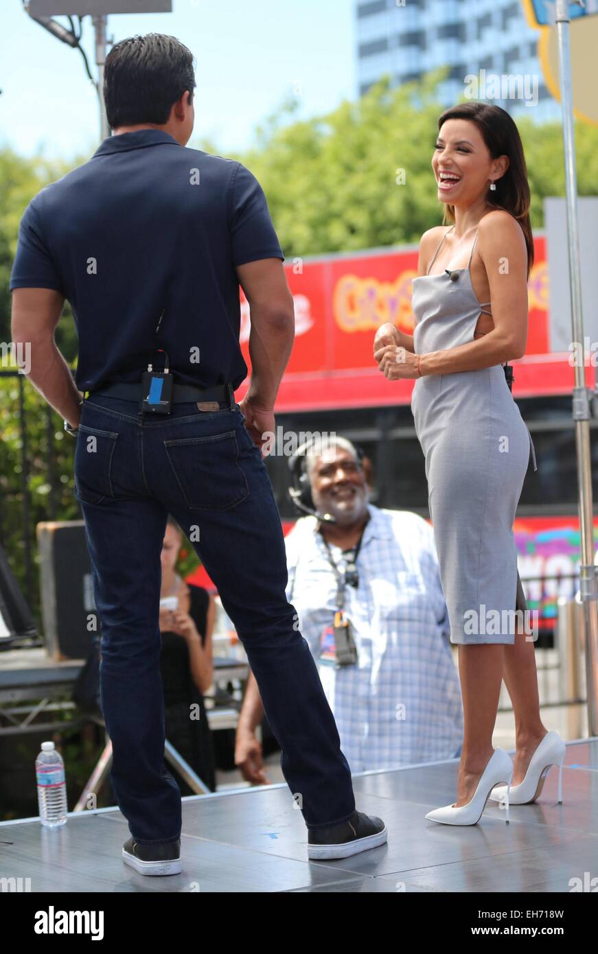 Eva Longoria appears on 'Extra' Featuring: Eva Longoria,Mario Lopez ...