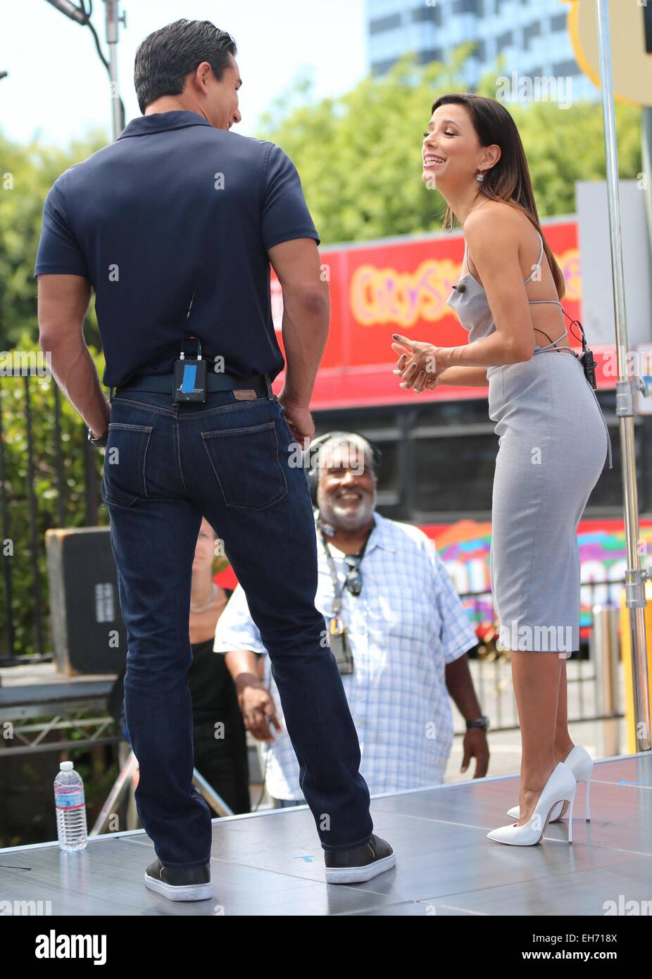 Eva Longoria appears on 'Extra' Featuring: Eva Longoria,Mario Lopez ...