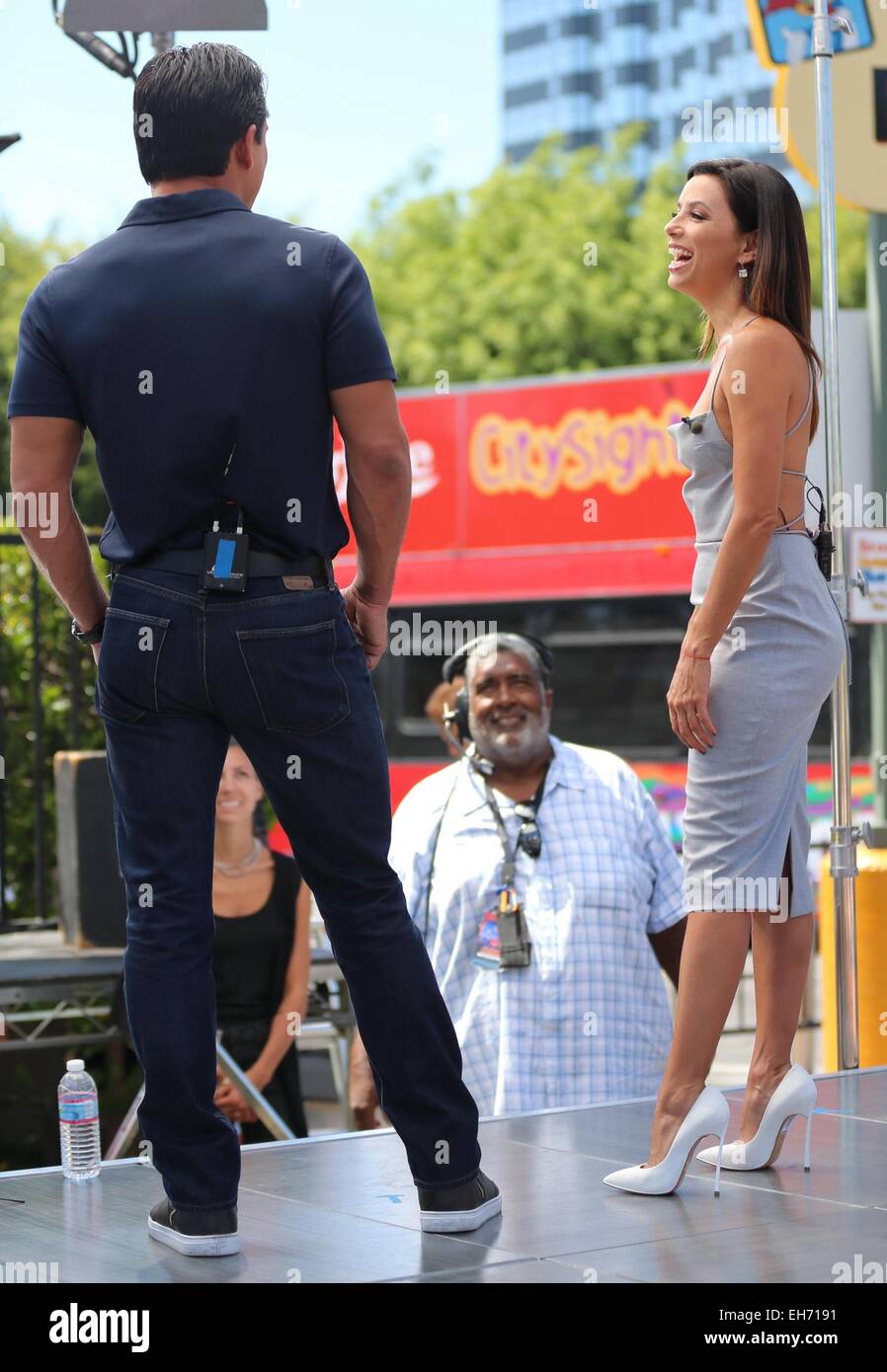 Eva Longoria appears on 'Extra' Featuring: Eva Longoria,Mario Lopez ...