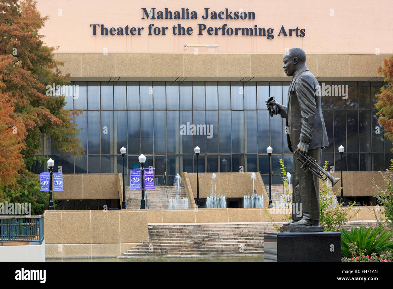 Louis armstrong statue new orleans hi-res stock photography and images ...