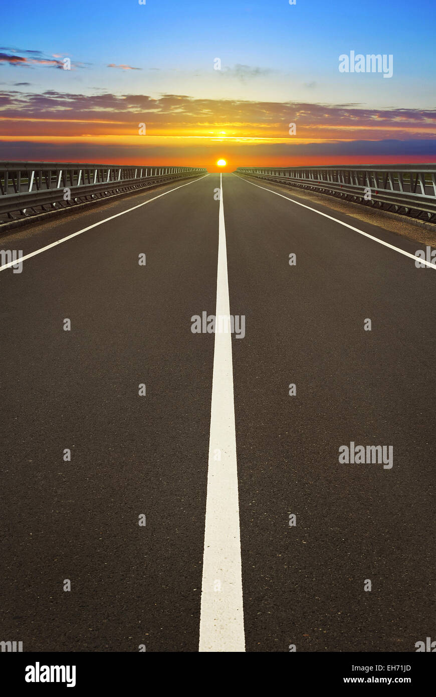 Dramatic sky over road hi-res stock photography and images - Alamy
