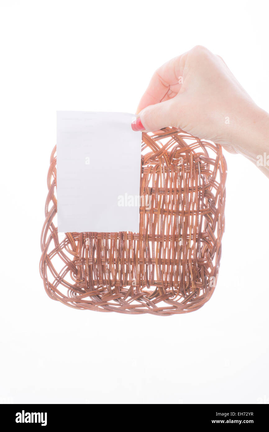 Female hand holding a small basket with blank note Stock Photo - Alamy