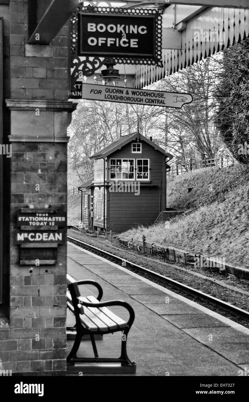 Railway Station 1950s Stock Photos & Railway Station 1950s Stock Images ...