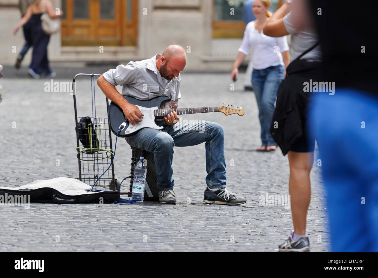 Male street performer playing guitar hi-res stock photography and ...