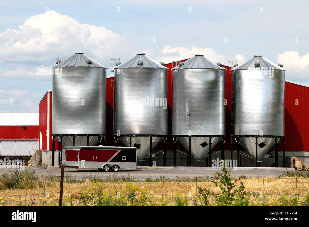 Metal silos grain elevators hi-res stock photography and images - Alamy