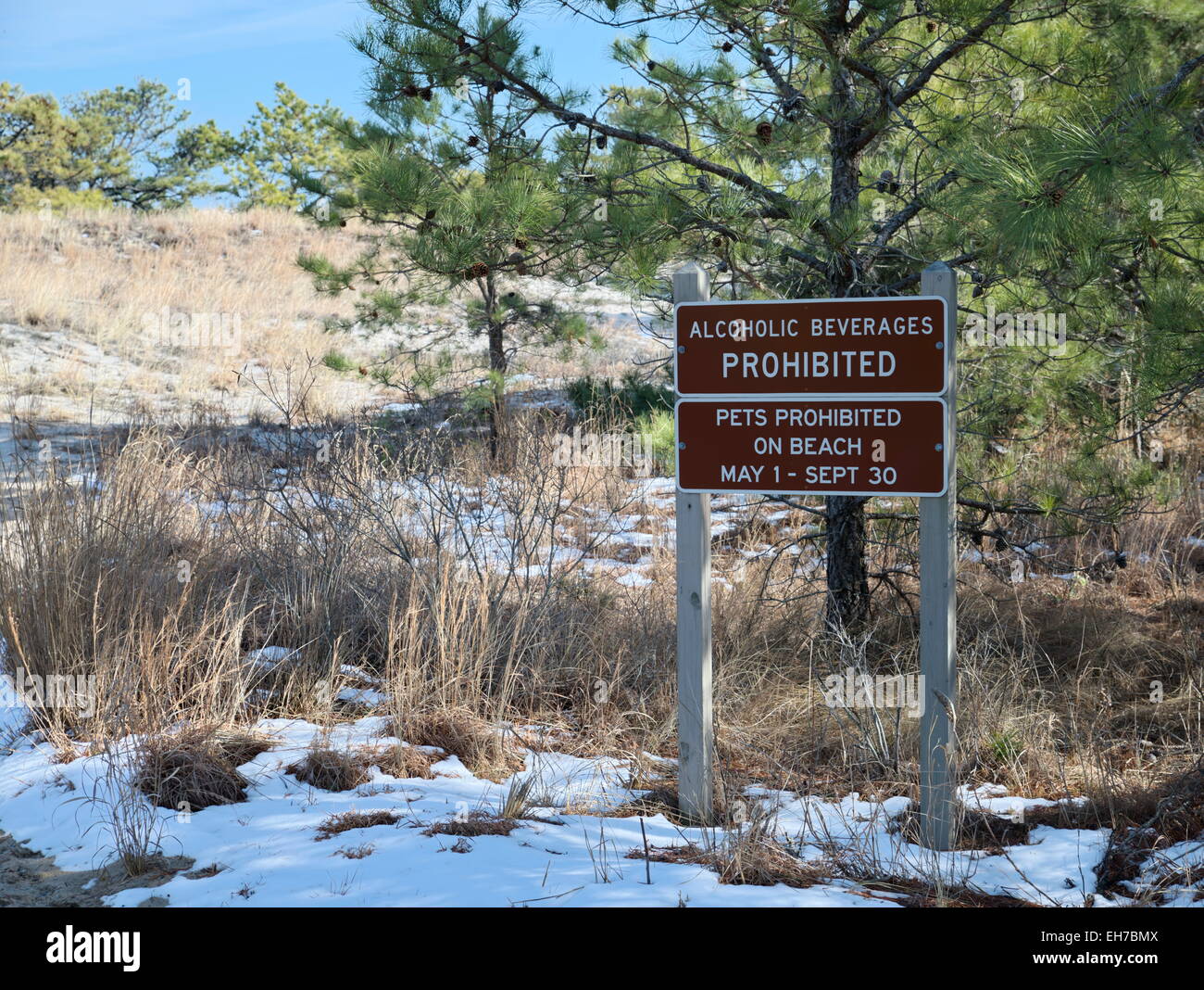 Beach signage hi-res stock photography and images - Alamy