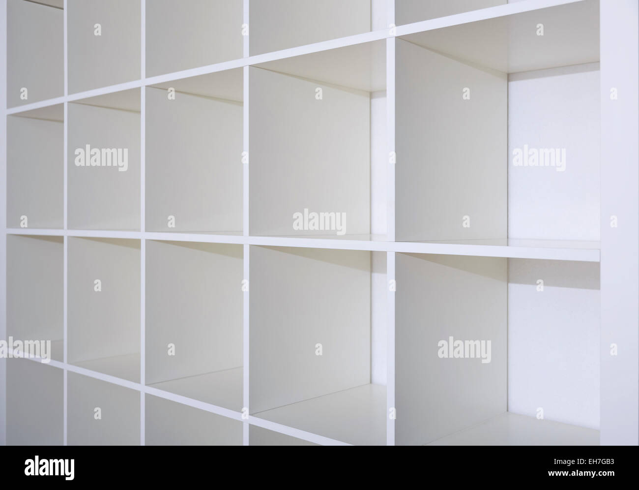 Empty bookcase hi-res stock photography and images - Alamy