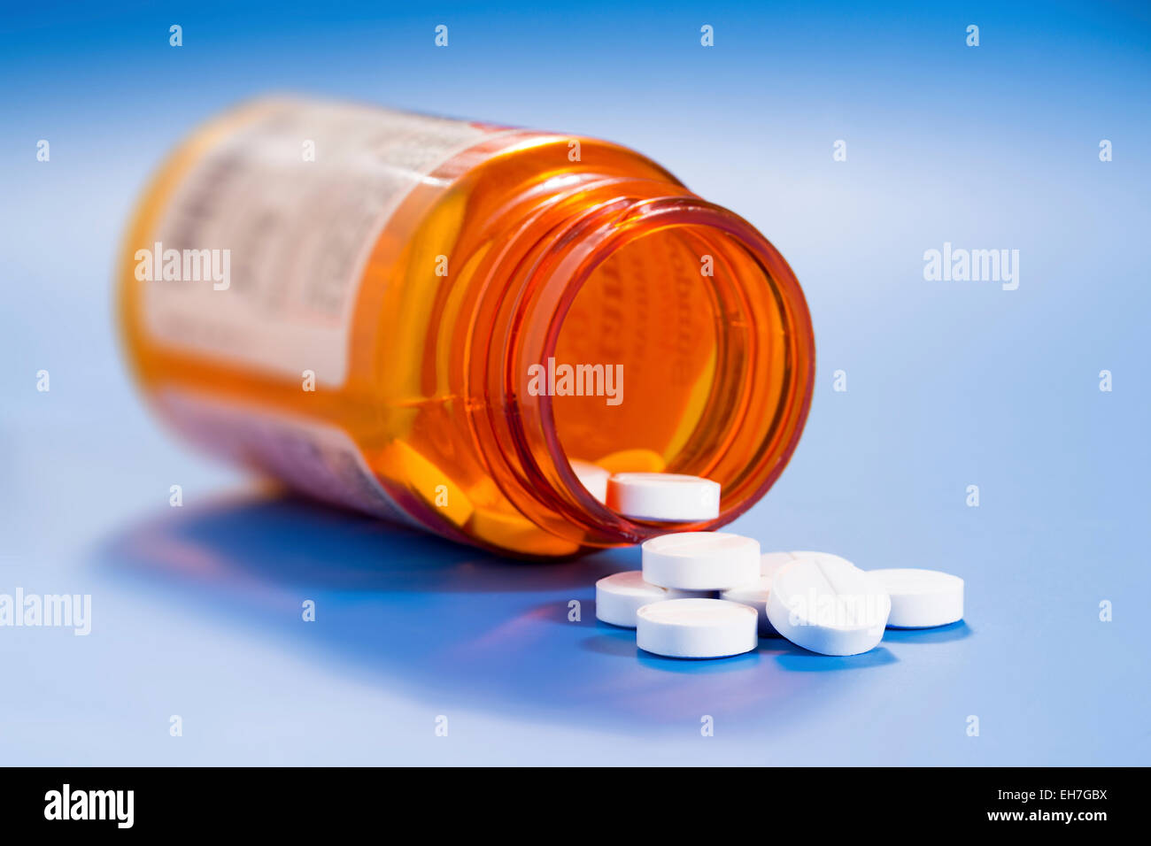 Pills and pill bottle, still life Stock Photo - Alamy