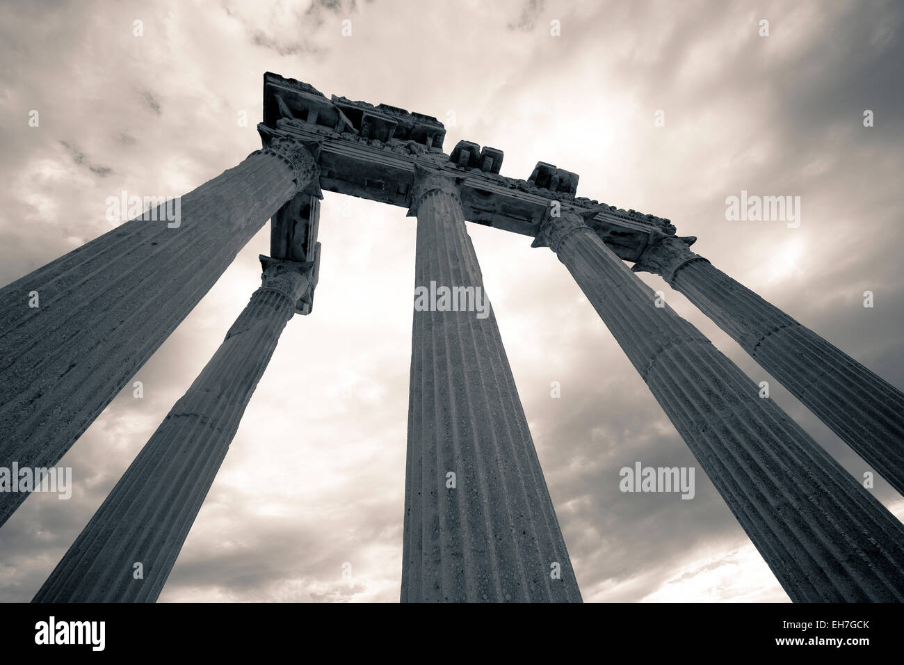 Ancient Greek ruined temple Stock Photo - Alamy