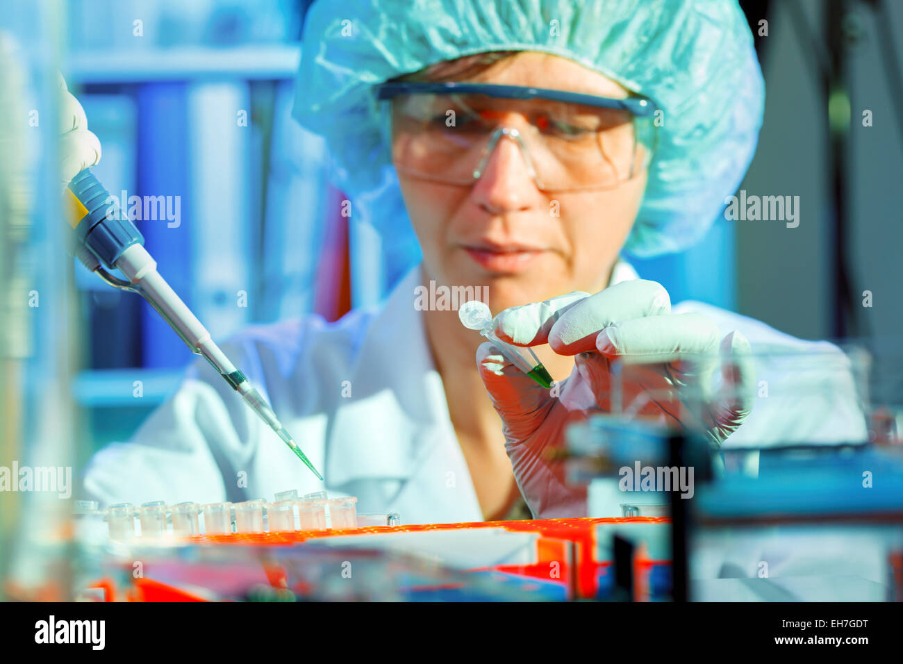 Lab technician using a pipette Stock Photo - Alamy
