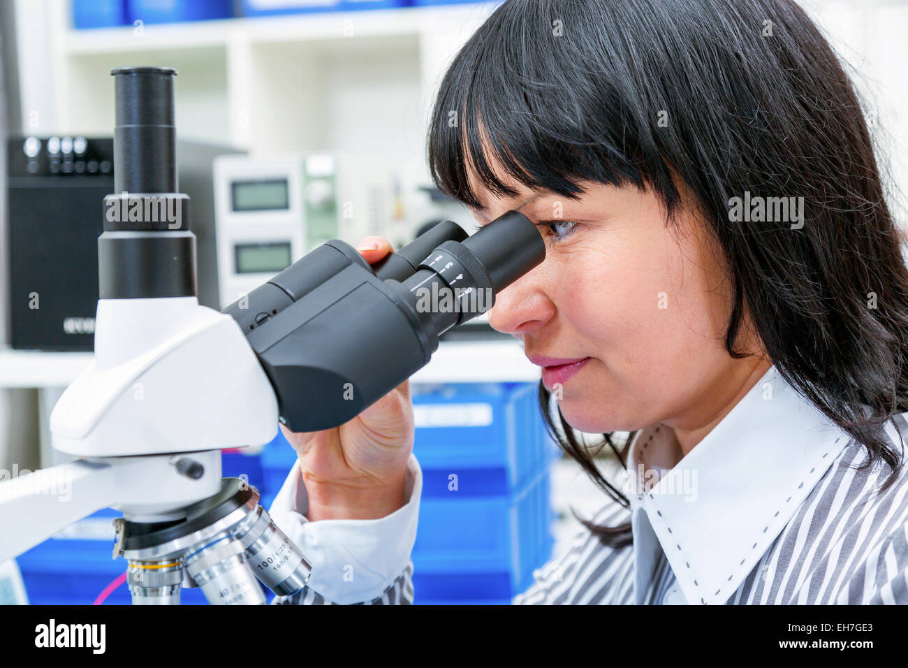 Woman using a Lab microscope Stock Photo - Alamy