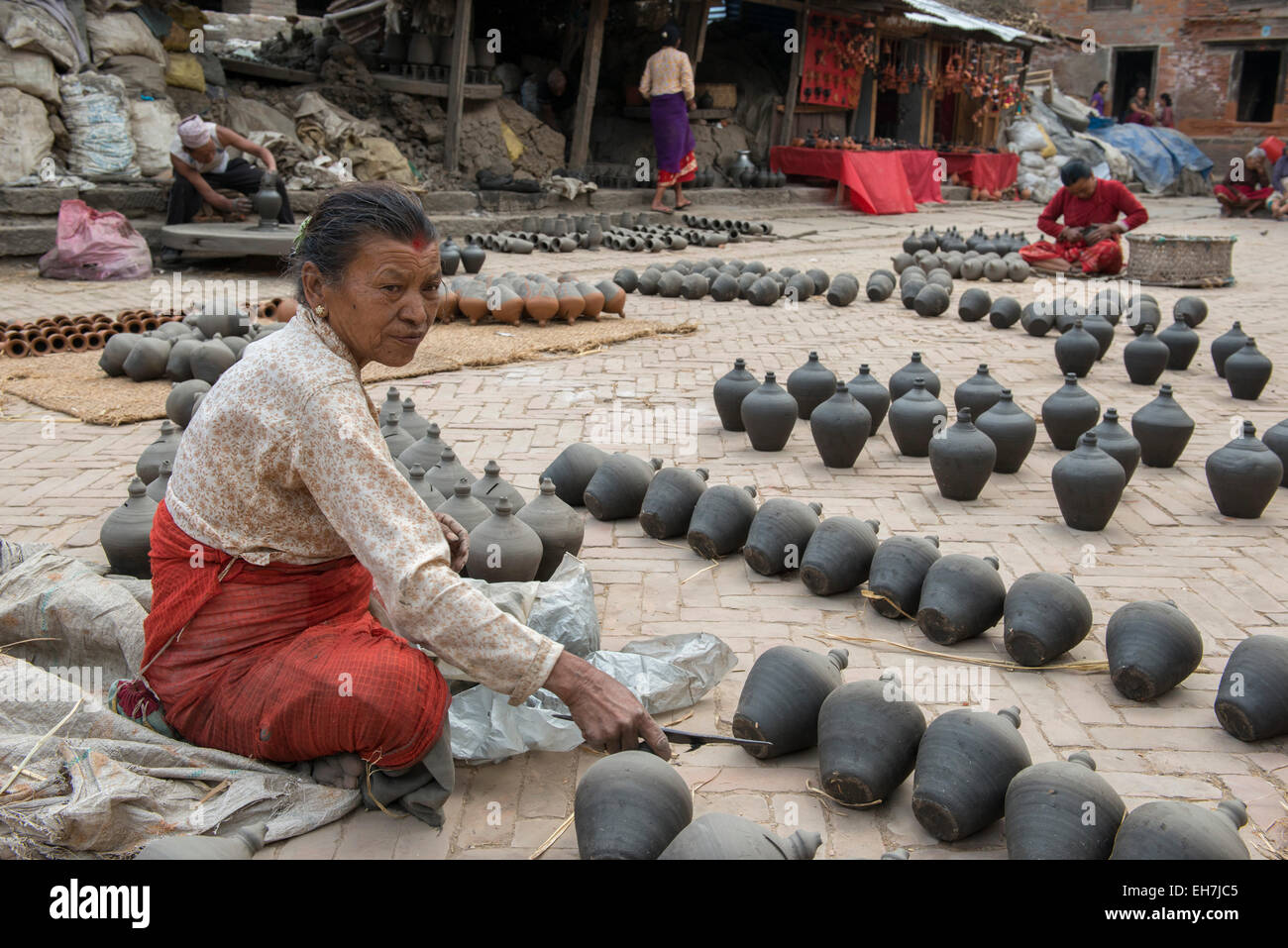 Woman selling clay pots hi-res stock photography and images - Alamy