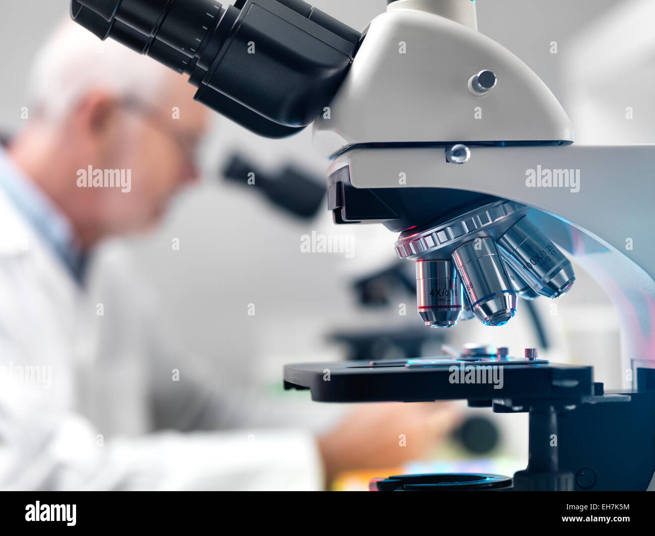 Old light microscope hi-res stock photography and images - Alamy