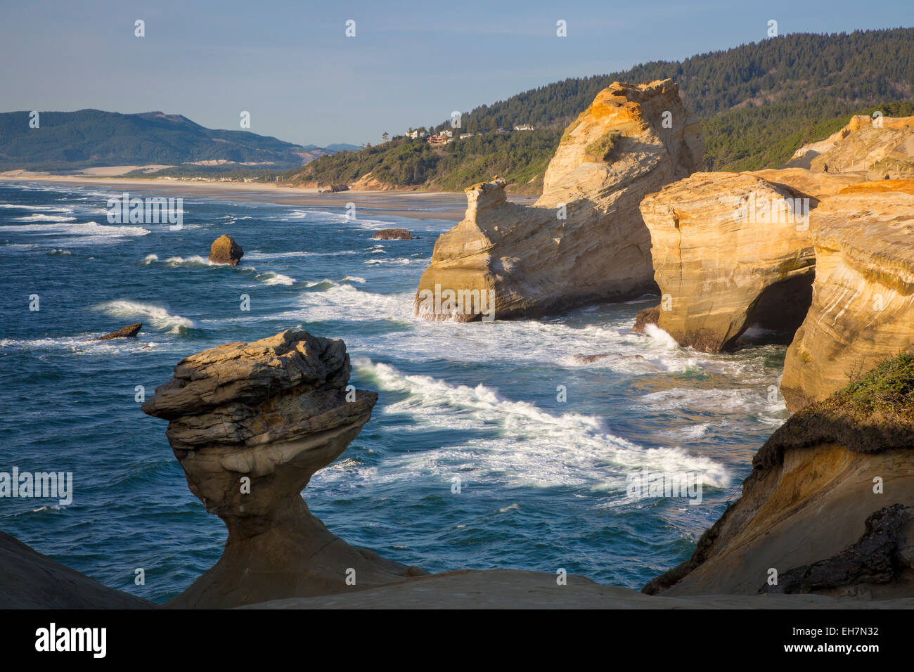 Cape kiwanda hi-res stock photography and images - Alamy