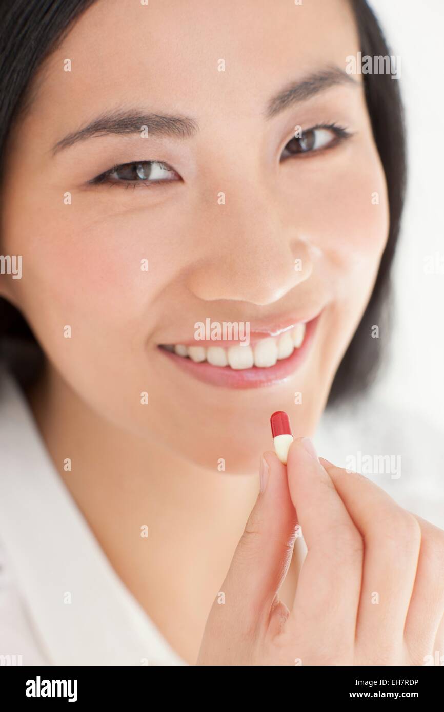 Women taking drugs hi-res stock photography and images - Alamy