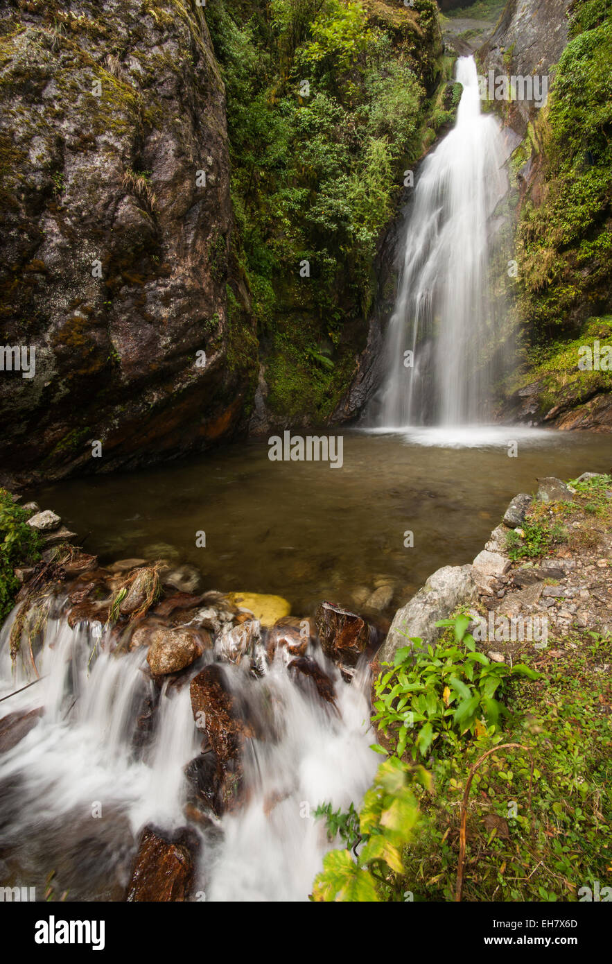 Himalaya waterfall hi-res stock photography and images - Alamy