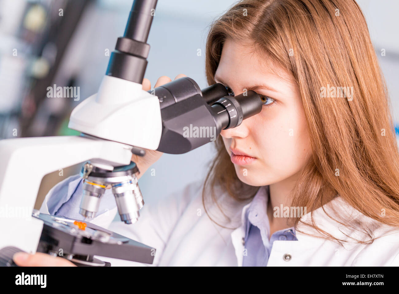 Student using microscope in lab Stock Photo - Alamy