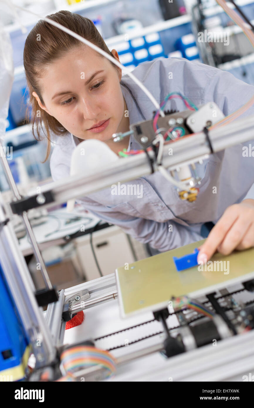 Student using 3d printer Stock Photo - Alamy