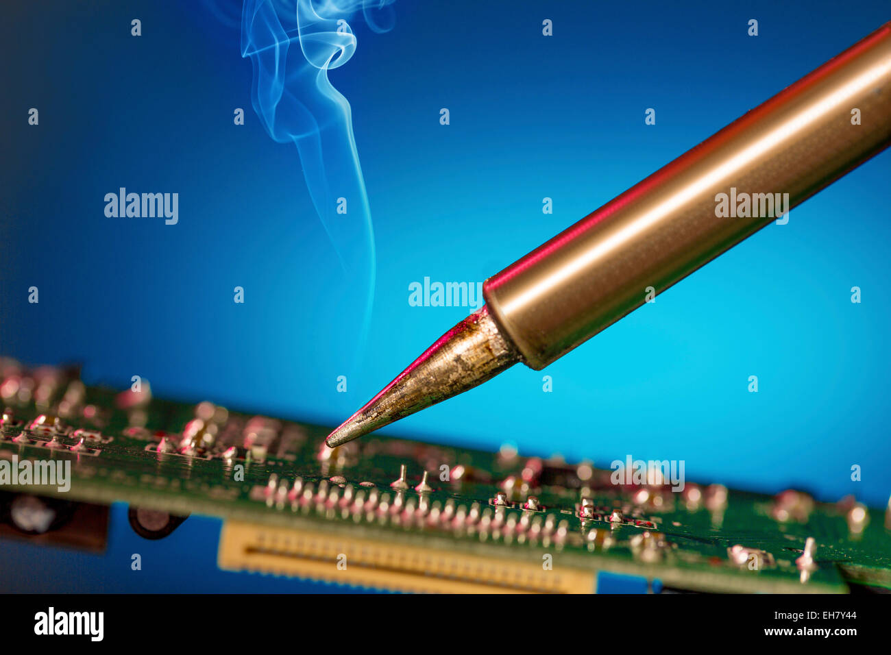 Soldering an circuit board Stock Photo - Alamy