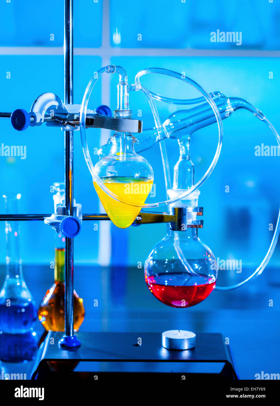 Chemistry experiment in lab Stock Photo - Alamy