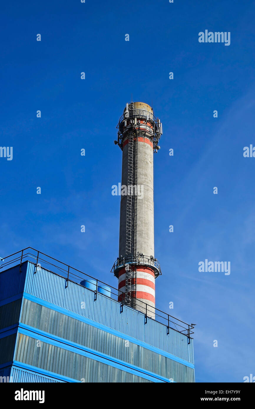 Power station chimney stack smoke hi-res stock photography and images ...