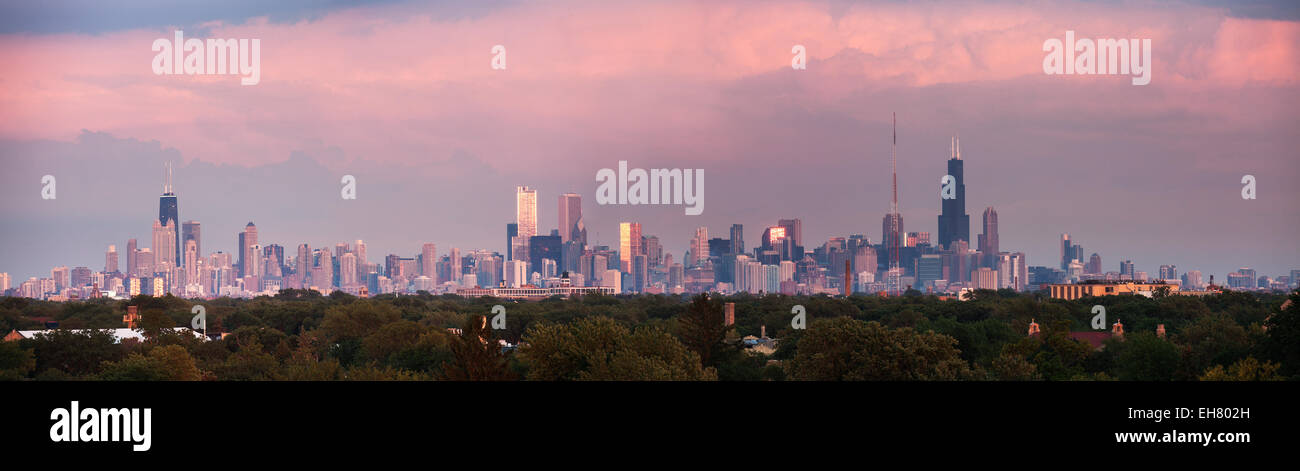 Sunset panorama of Chicago with colorful clouds. Chicago, Illinois, USA ...