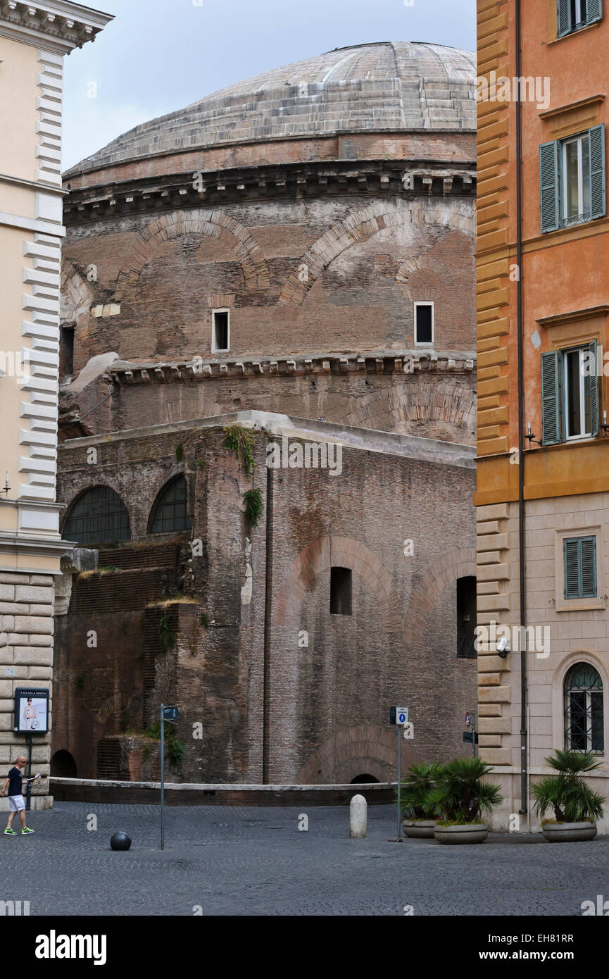 The back of the Pantheon building in Rome, Italy Stock Photo - Alamy