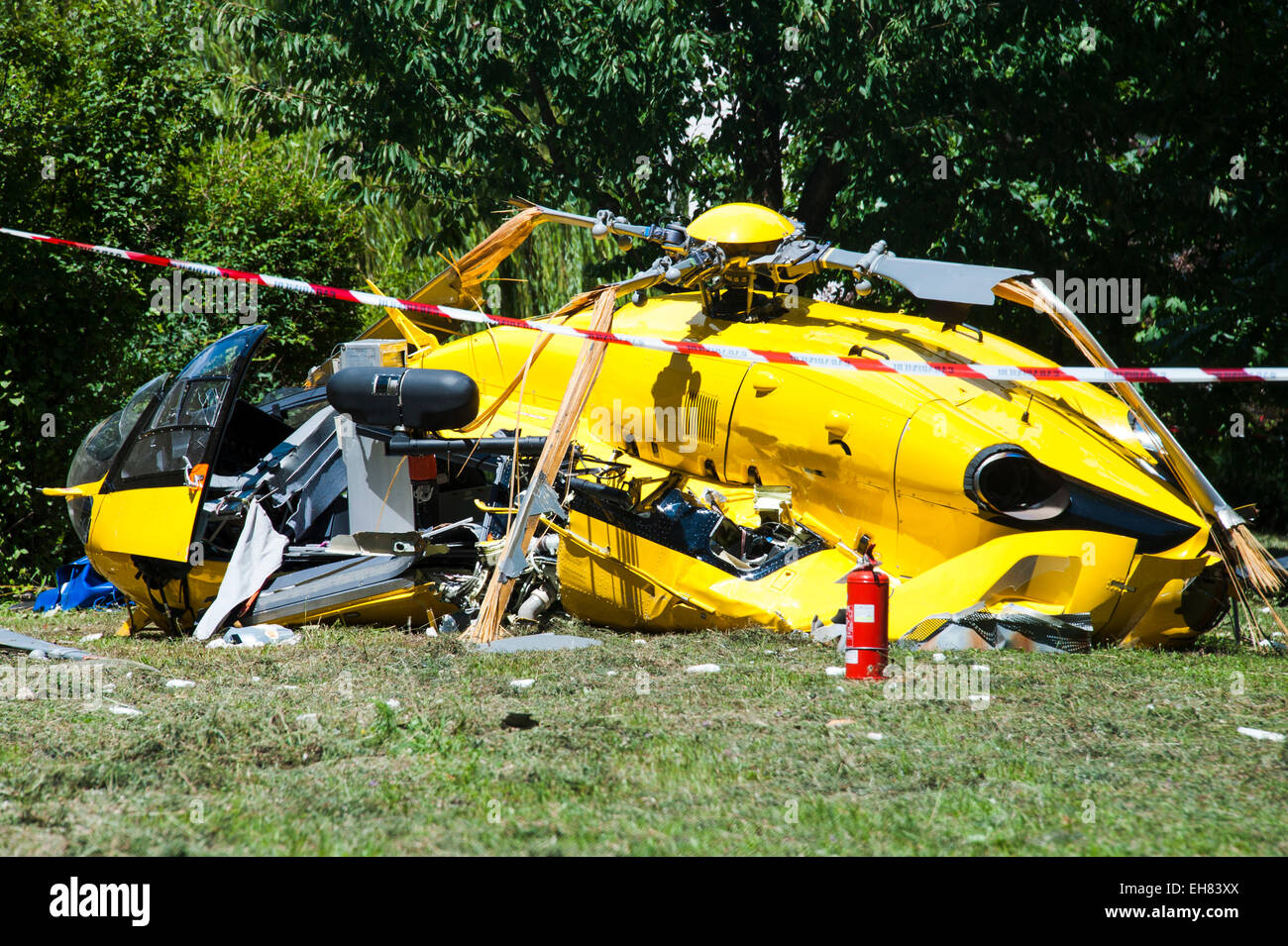 Crashed helicopter hi-res stock photography and images - Alamy