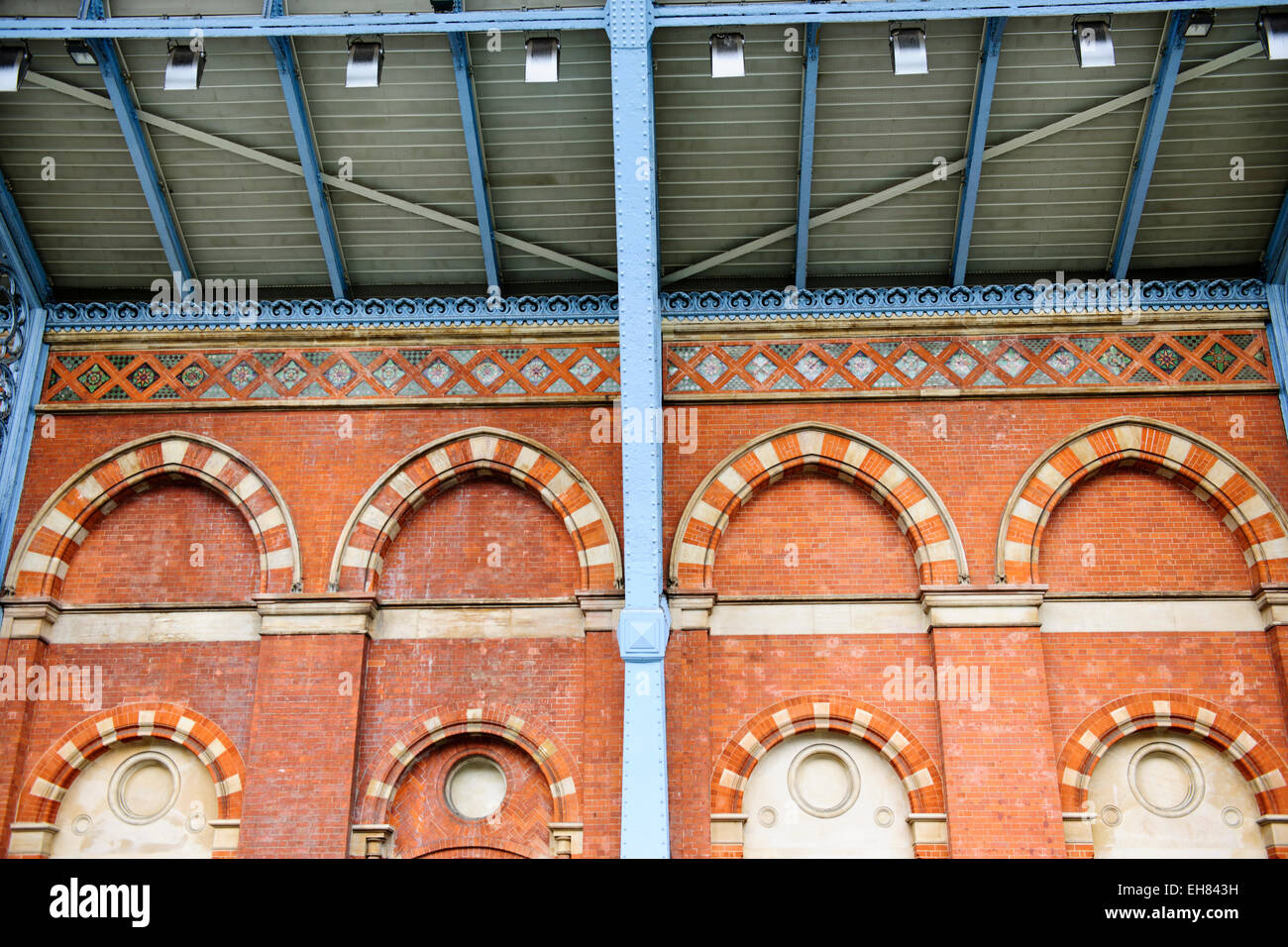 1960s st pancras station hi-res stock photography and images - Alamy