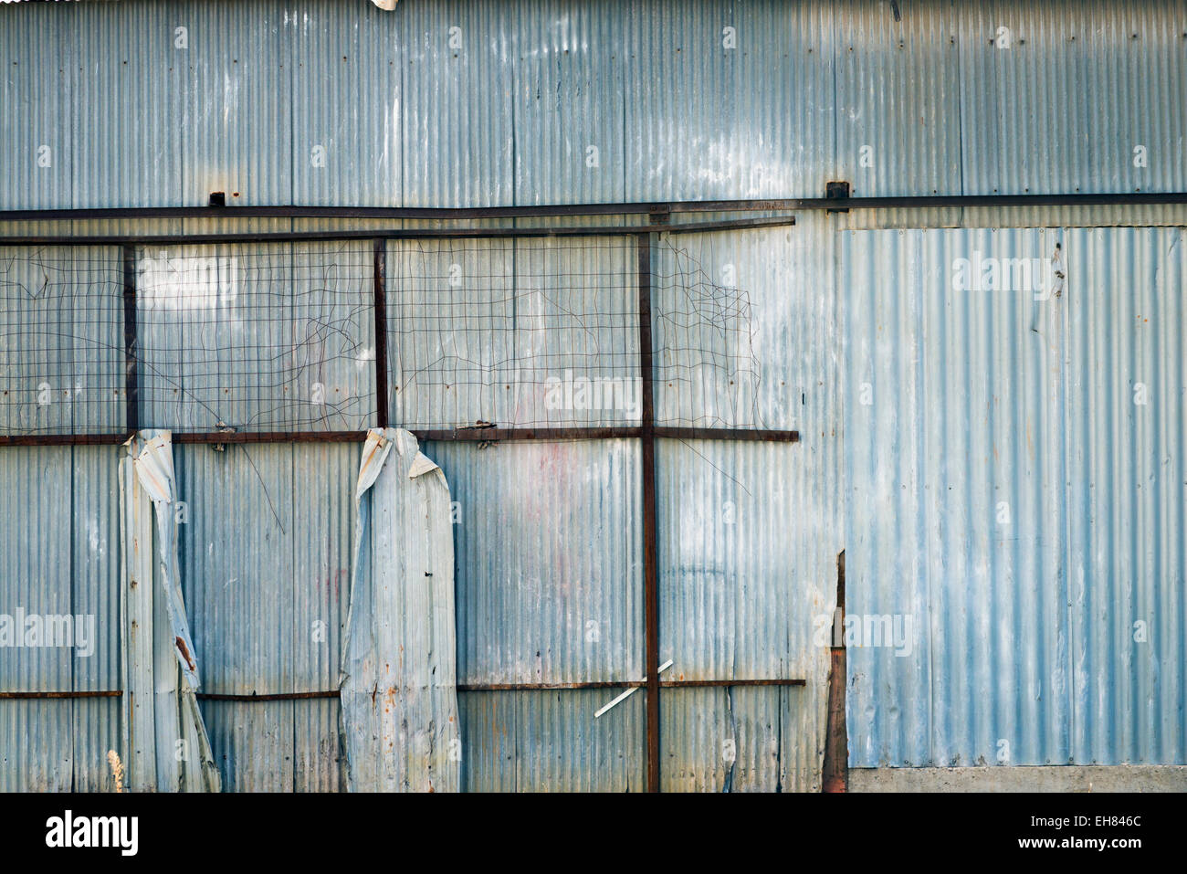 shack made of corrugated iron Stock Photo - Alamy