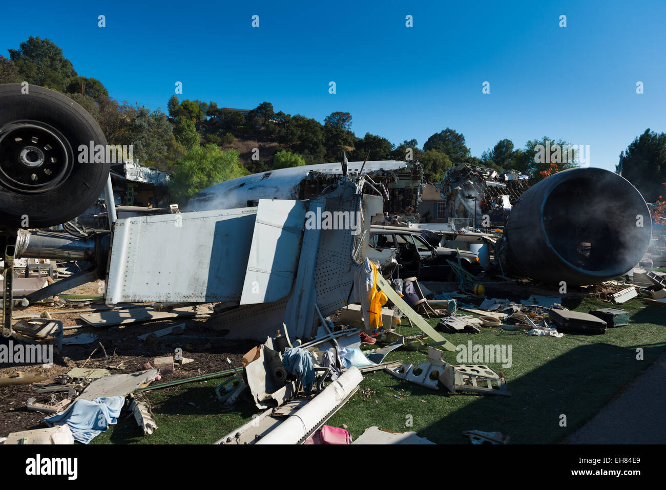Airplane Crash Set War of the Worlds In Universal Studios Theme Park ...
