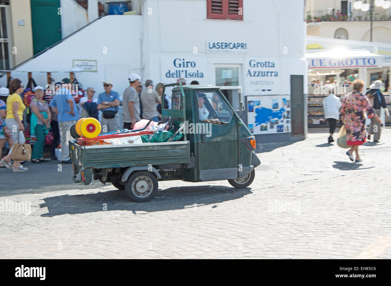 Builders lorry hi-res stock photography and images - Alamy