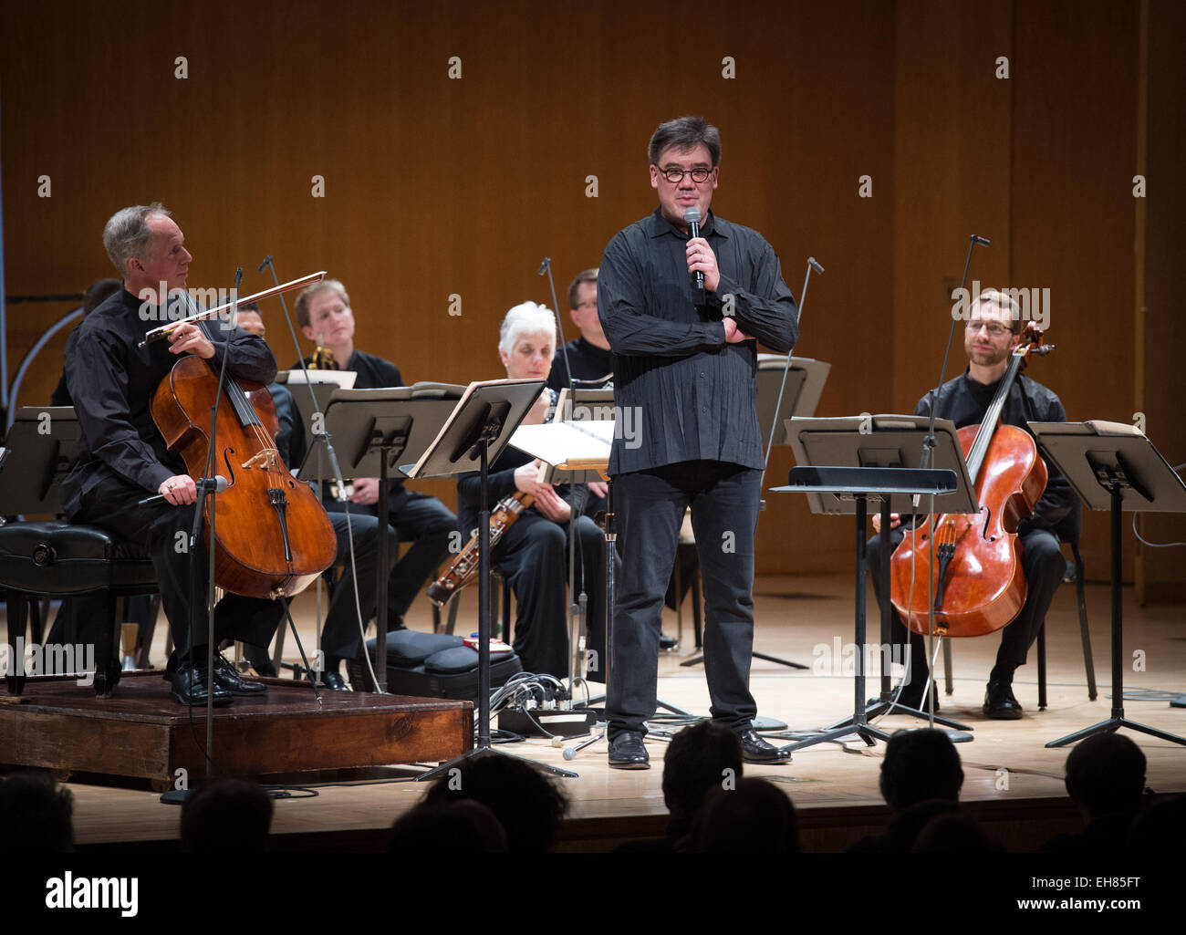 Alan gilbert conducting hi-res stock photography and images - Alamy