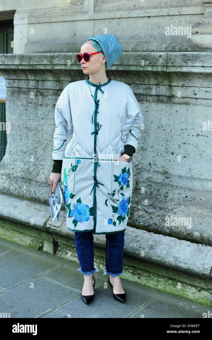 Stylist Kate Rock arriving at the Chalayan Fall 2015 runway show in ...