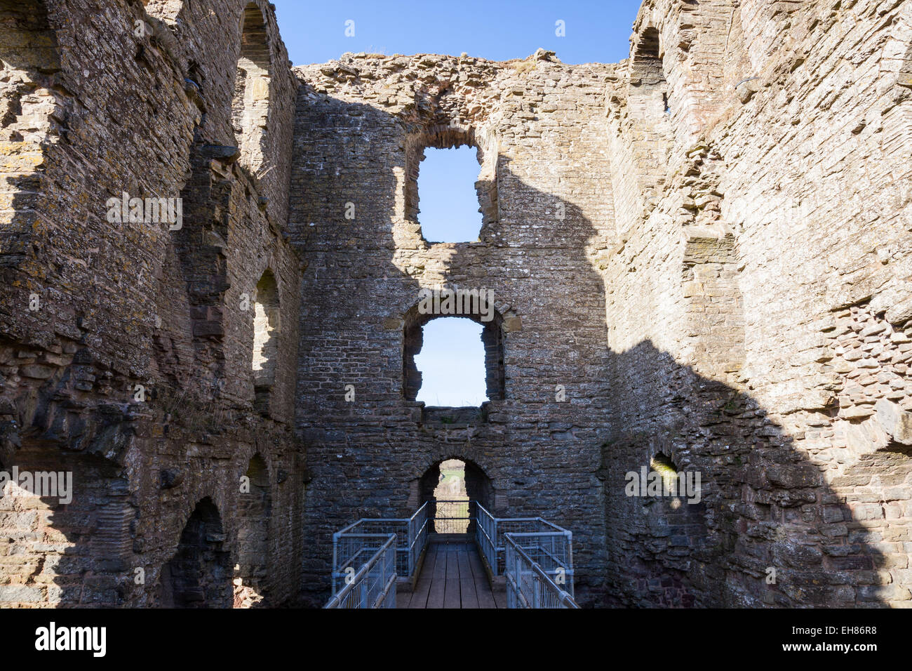 Castle ruins interior hi-res stock photography and images - Alamy