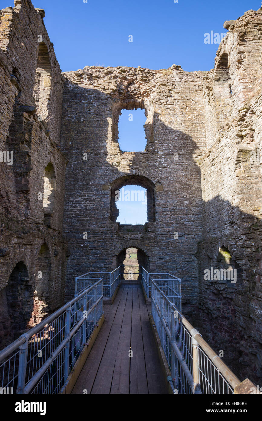 Castle ruins interior hi-res stock photography and images - Alamy