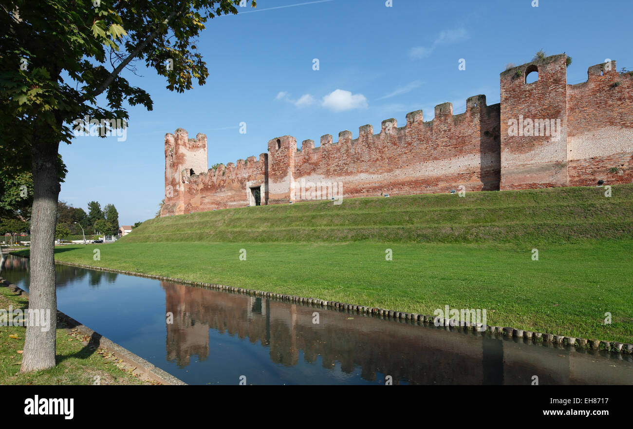 Town walls, Castelfranco Veneto, Veneto, Italy Stock Photo - Alamy