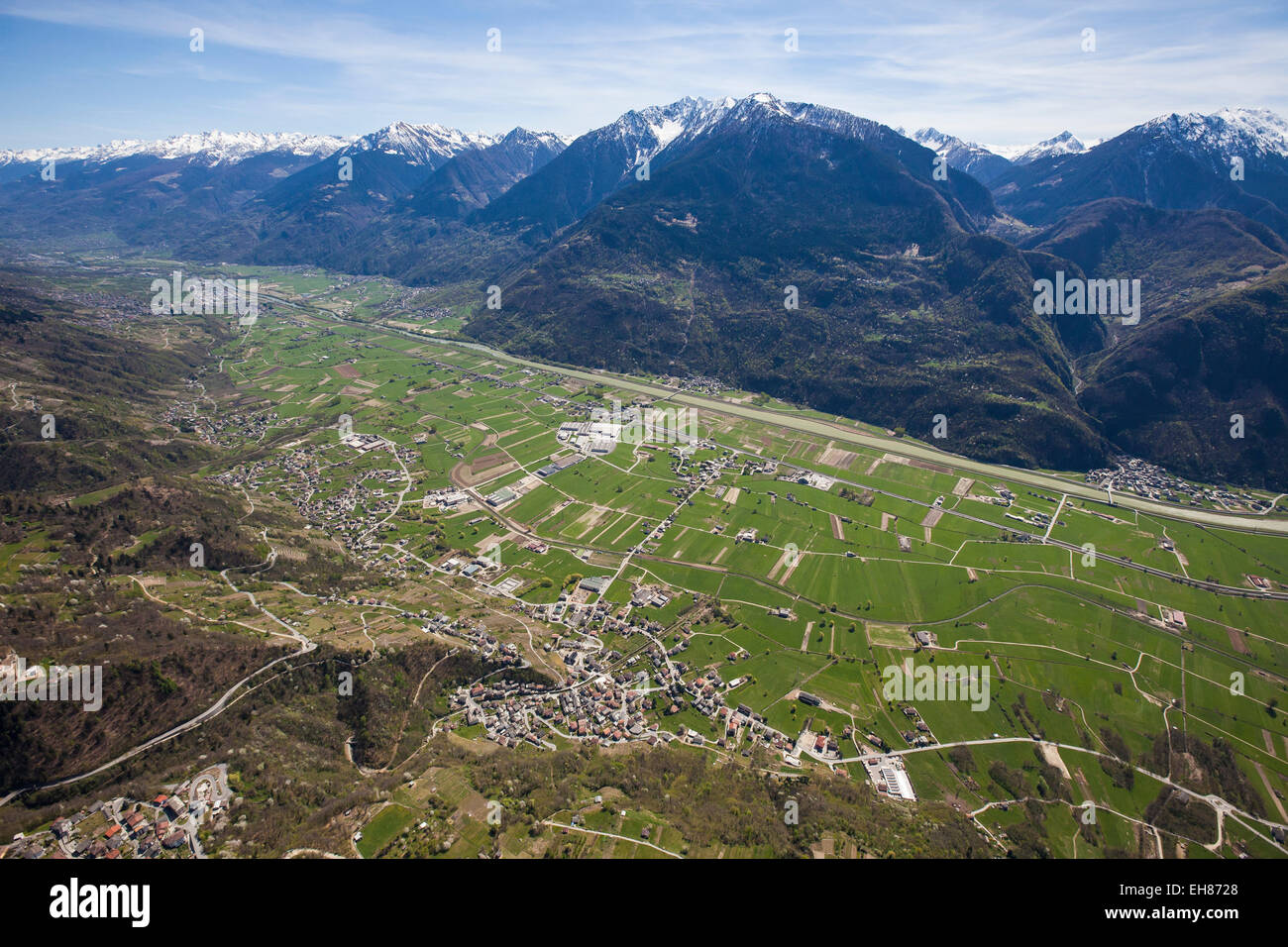 River Adda flowing along Valtellina in the Italian Alps, Lombardy ...