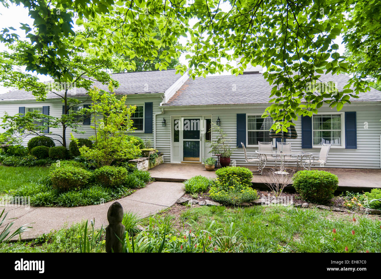 Middle class house hi-res stock photography and images - Alamy
