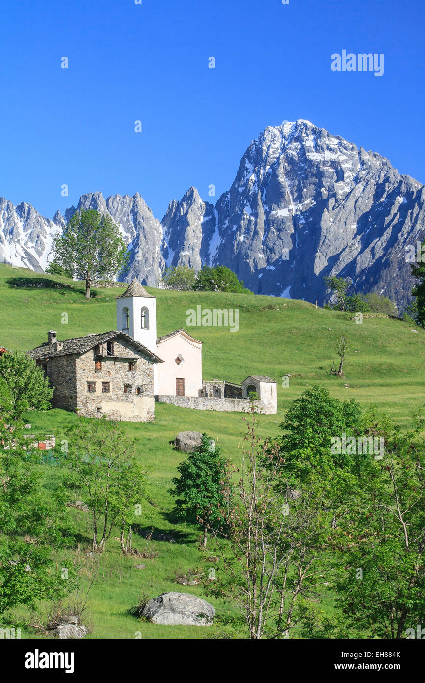 The fairy tale landscape of Daloo, a tiny mountain village in ...