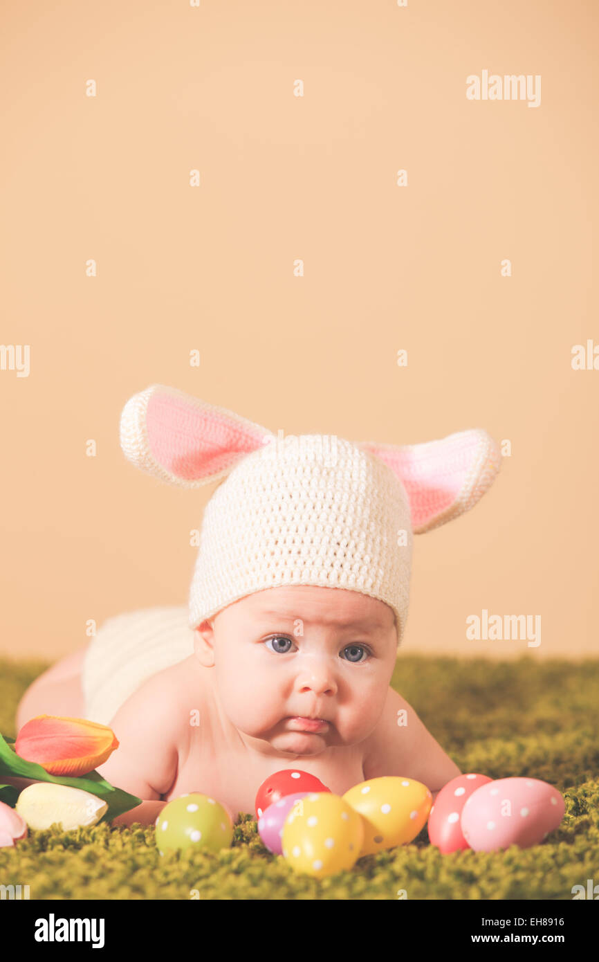Crochet baby bunny hat hi-res stock photography and images - Alamy