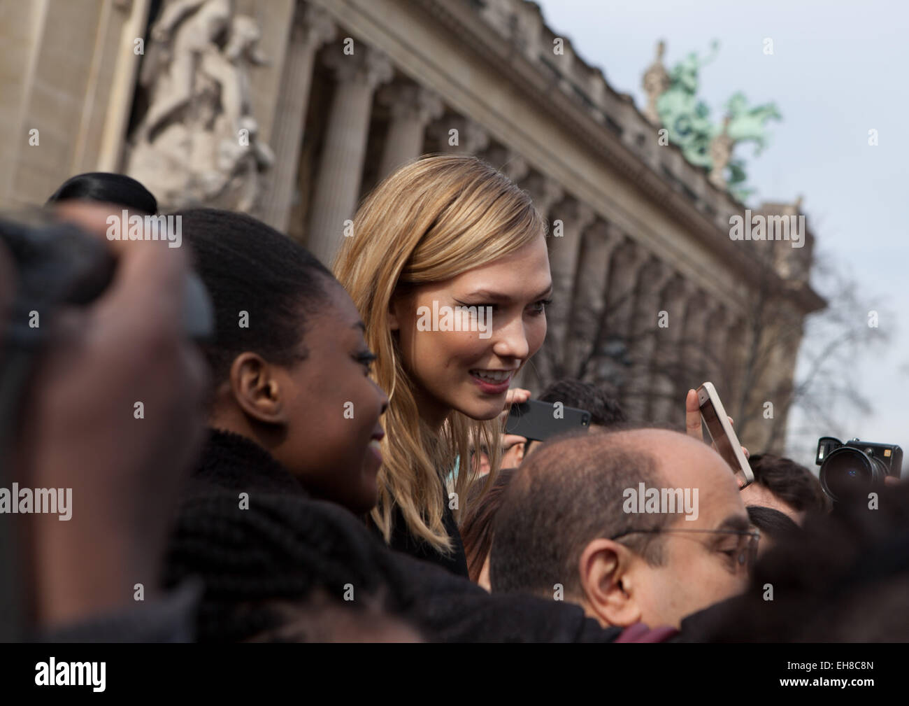 Karlie kloss paris fashion hi-res stock photography and images - Alamy