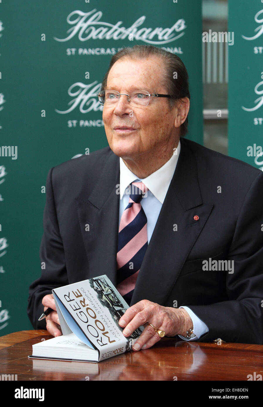 Sir Roger Moore signs copies of his autobiography 'Last Man Standing ...