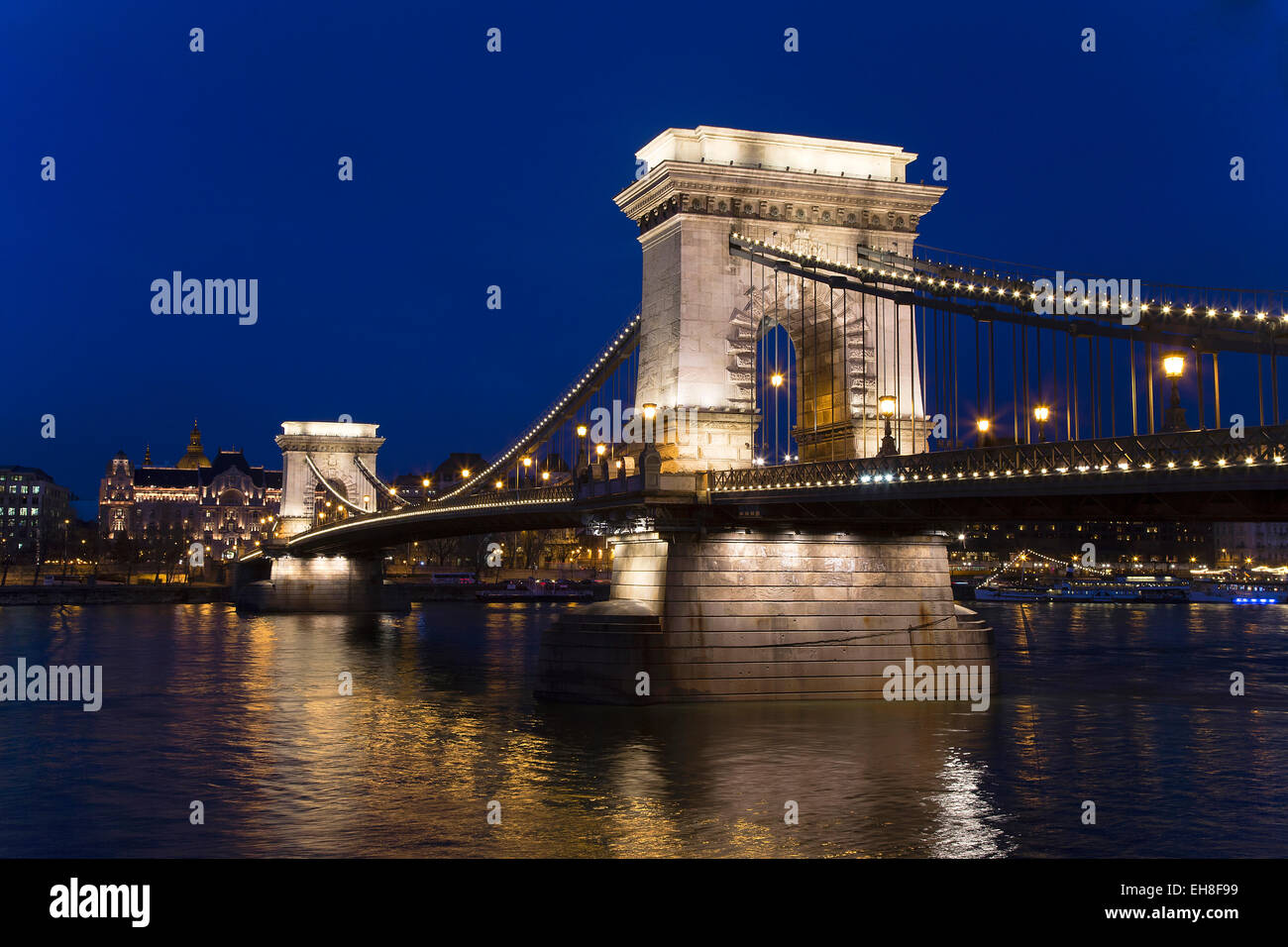 Szechenyi chain bridge beautiful historic hi-res stock photography and ...